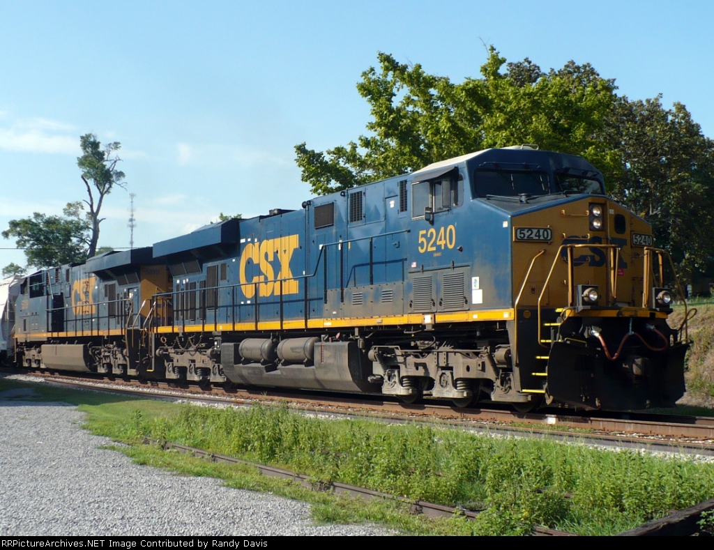 CSX 5240 & 5319